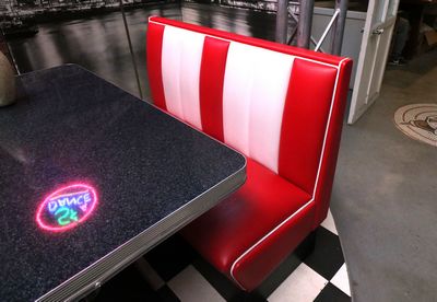 AlterEgo Decor - American Diner, Bench Red White striped